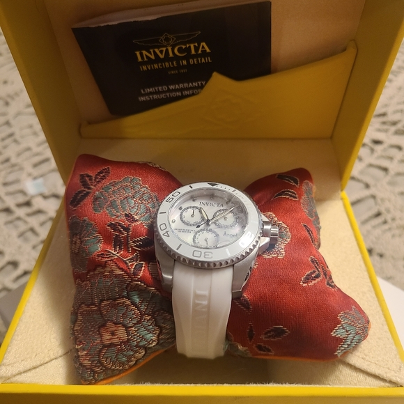 Invicta | Accessories | Invicta Divers Watch Needs Battery | Poshmark